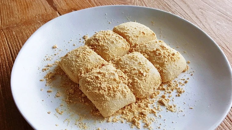 3-Ingredient Microwave Rice Cake (Injeolmi) – Breakfast For One