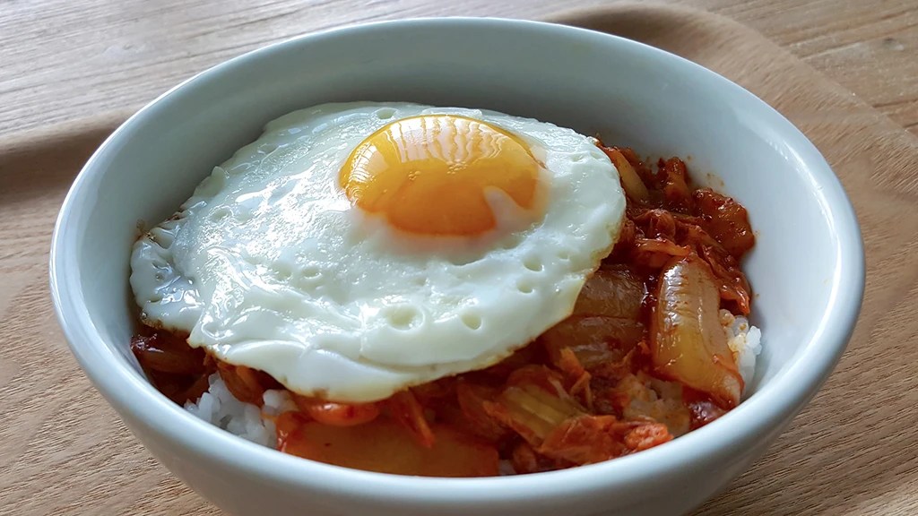 Egg & Kimchi Rice Bowl – Breakfast For One